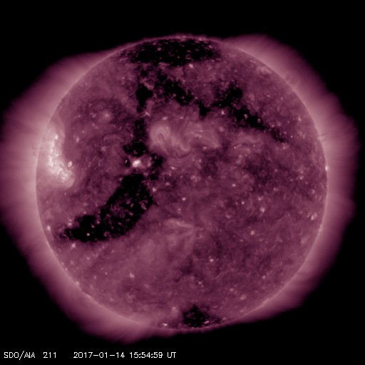 NASA encontra buraco gigante na superfície do Sol