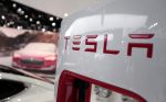 Tesla chama 53 mil veículos para resolver problema de travões