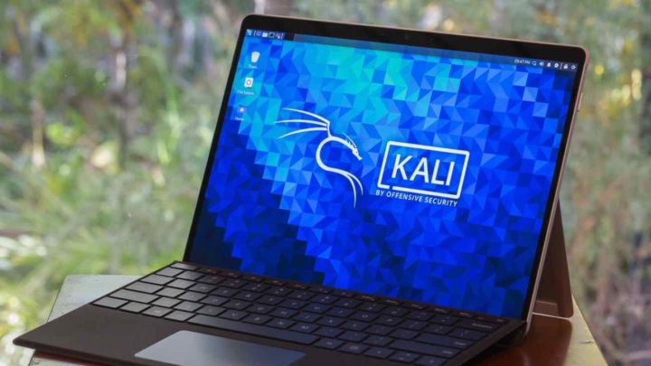 Chegou o Linux Slax 7 Green Horn, com apenas 210 MB - Pplware