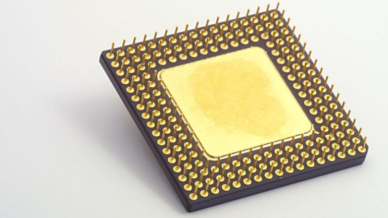 Intel diz que "teremos 1 bilião de transístores num chip em 2030"