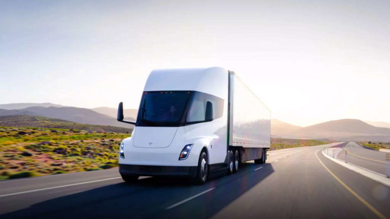 Tesla Semi: Foi finalmente entregue o primeiro camião elétrico aos clientes