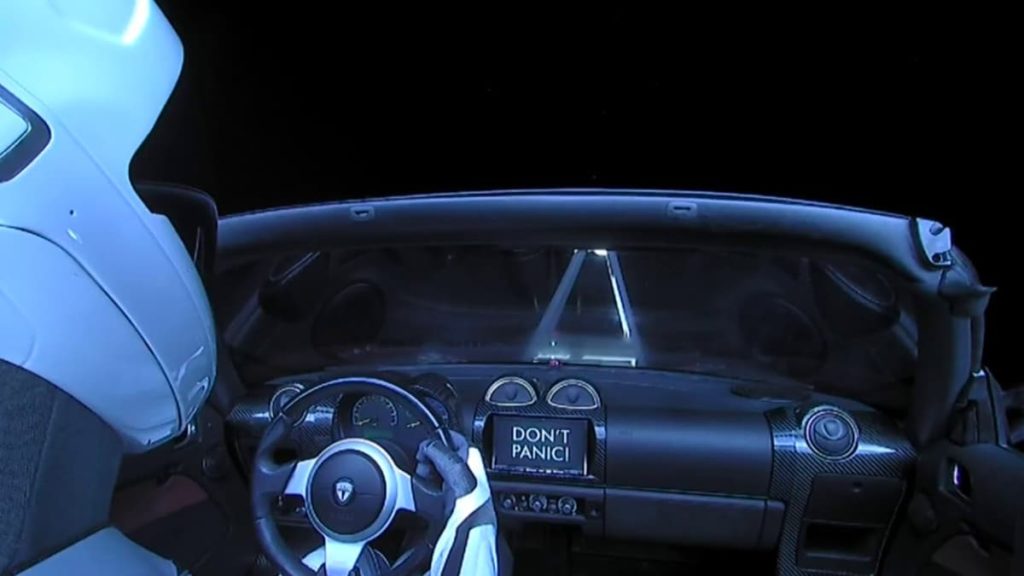 Onde anda o Tesla roadster que Elon Musk enviou para o espaço?