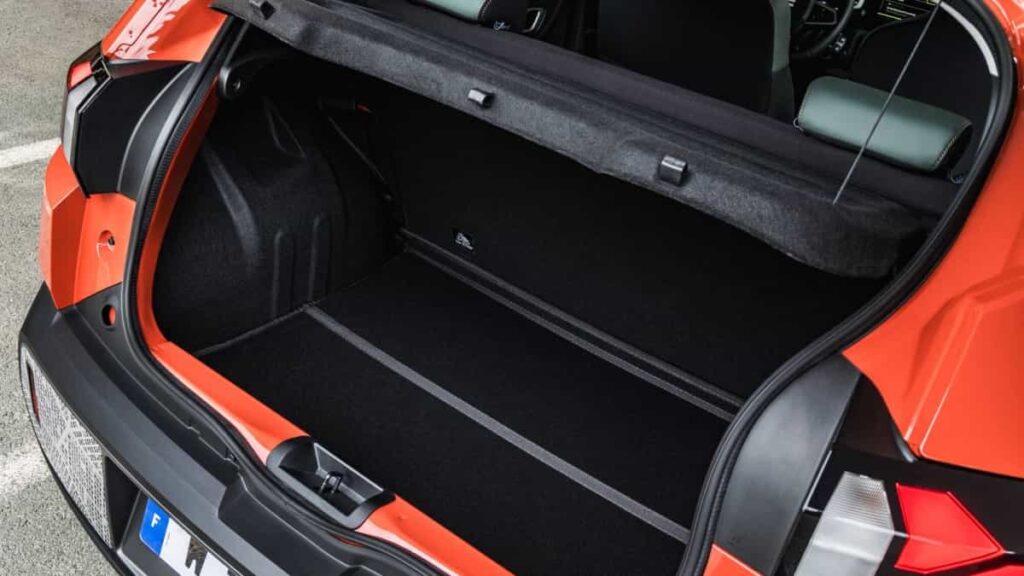 Conduzimos o novo Dacia Spring, um elétrico robusto e acessível