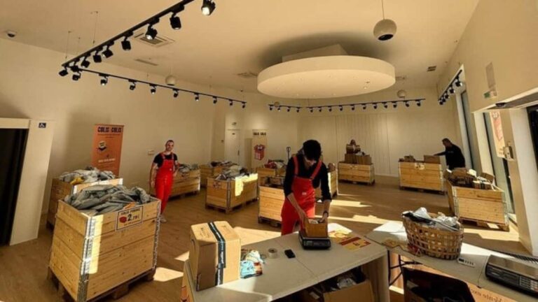 Colis Colis: a empresa que vende encomendas perdidas e fechadas ao quilo