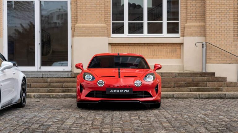 Alpine faz 70 anos e celebra com uma edição limitada do A110 R 70 e uma ...