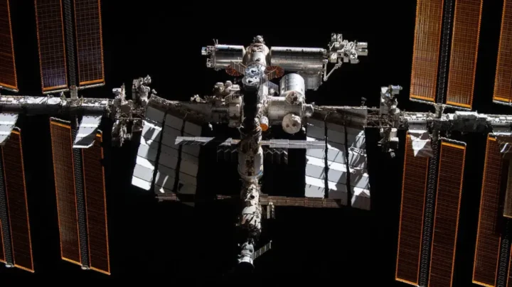 Astronautas da Estação Espacial Internacional abrigaram-se após ...